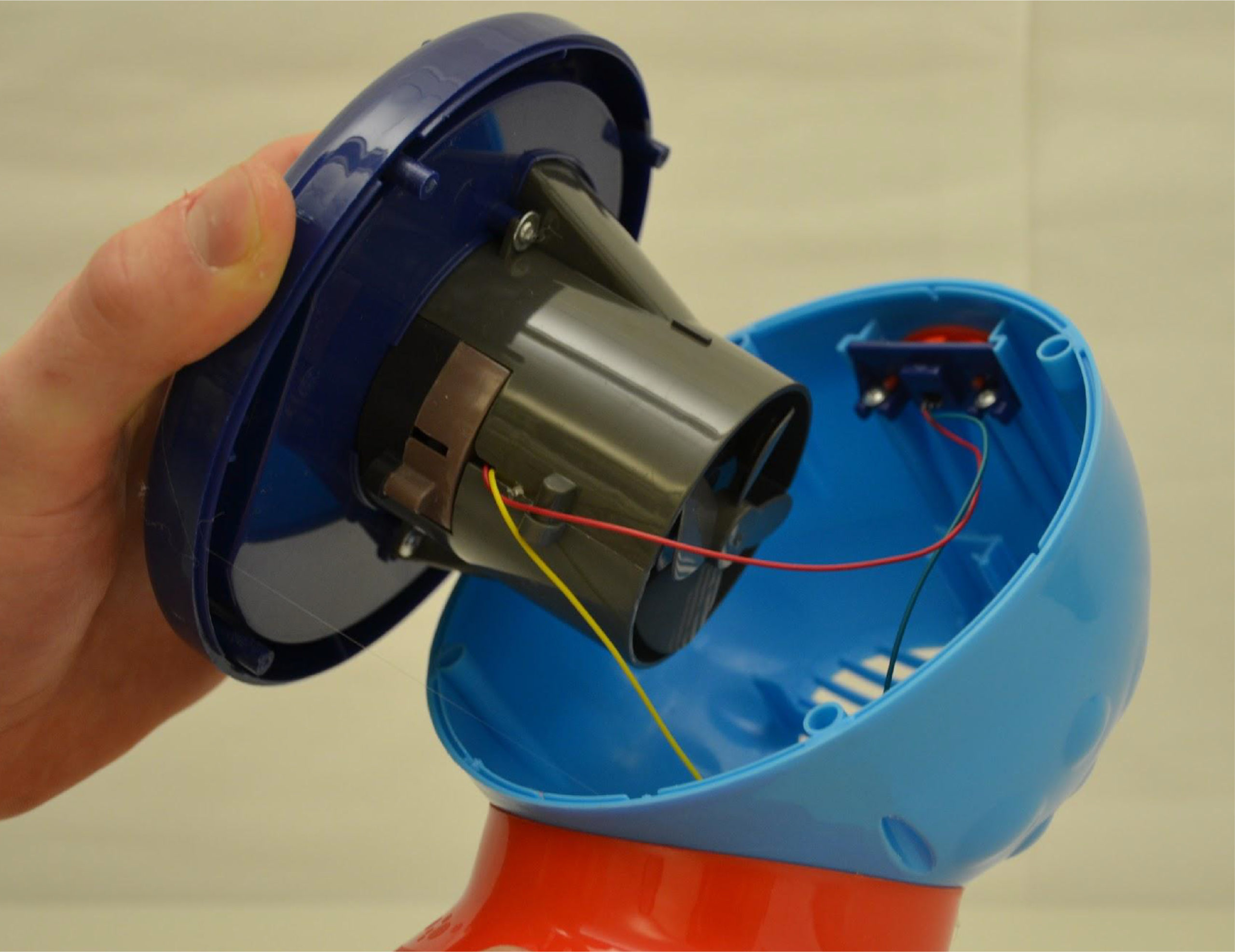 Image.Inside wiring of switch adapted bubble machine